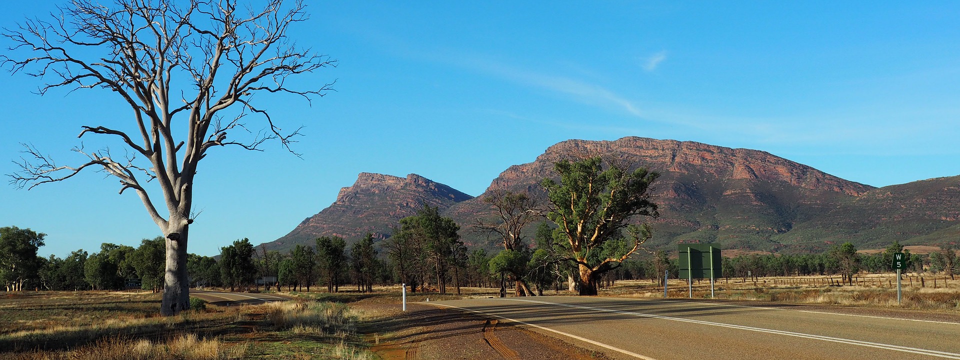 Flinders Ranges Tours: Wilpena Walks & Outlandish Landscapes | Travel ...