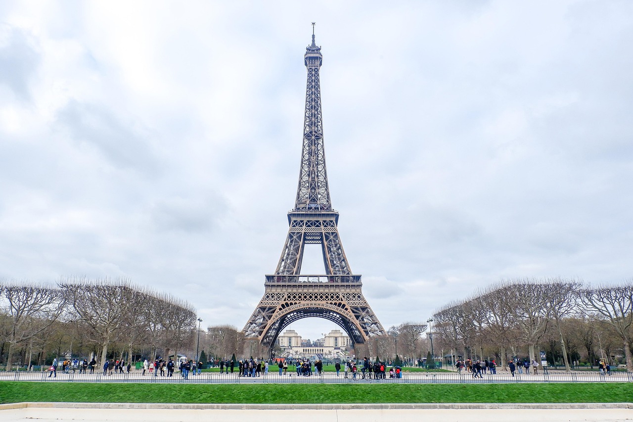 Eiffel Tower History and 1889 Moments in Paris | Travel Journal by ...