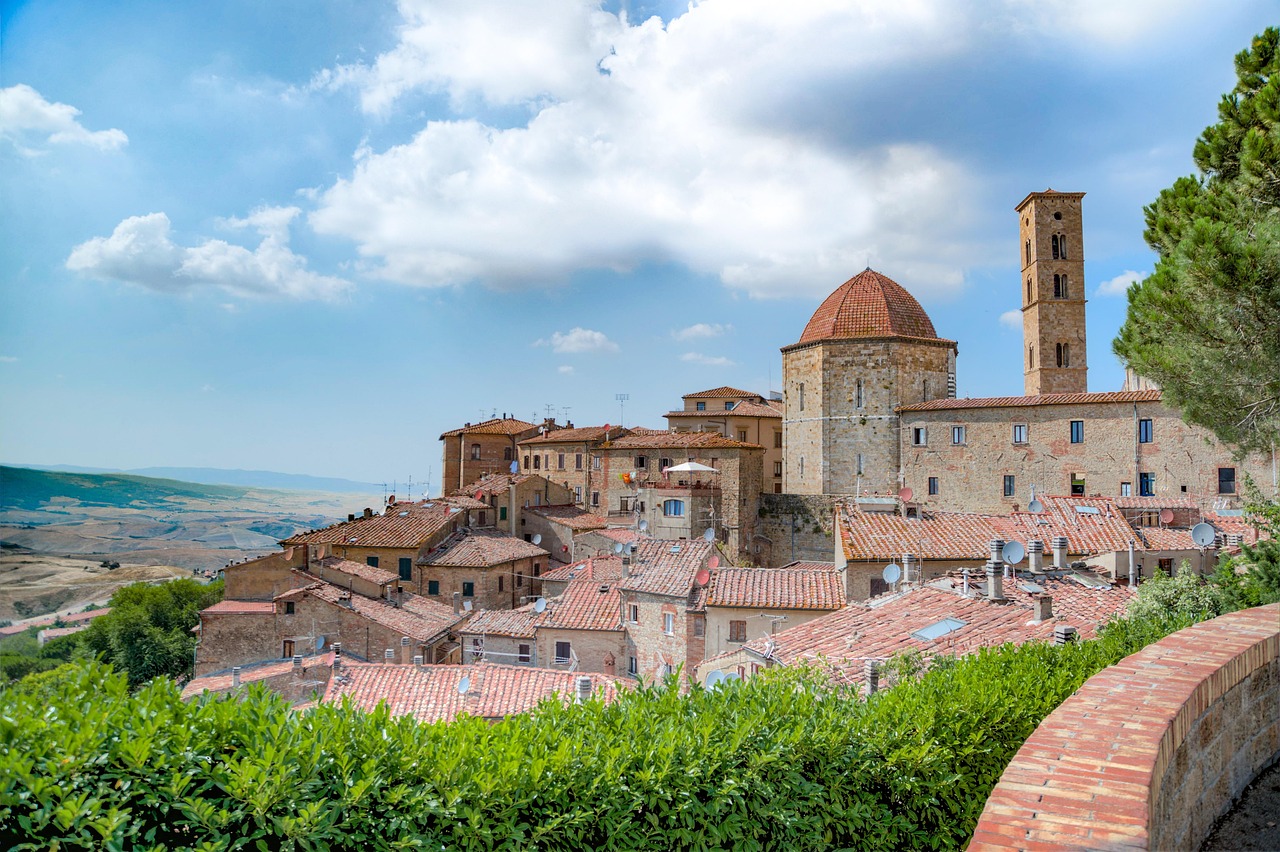 Volterra Italy Travel Guide: Explore This Hilltop Tuscan Town in ...