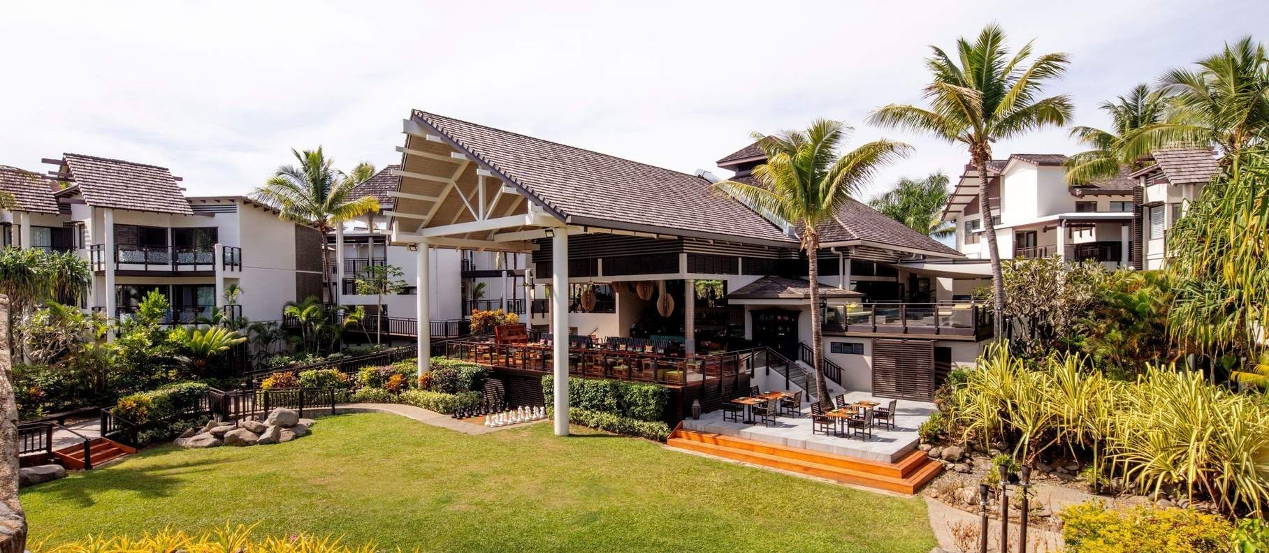 Take the Week Off at Radisson Blu Resort Fiji On This Tour | Designer ...