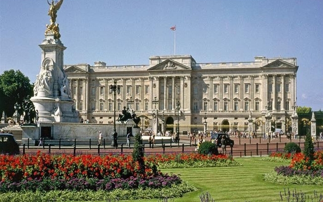 Explore the Best English Castles on This Tailor-Made UK Tour | Designer ...